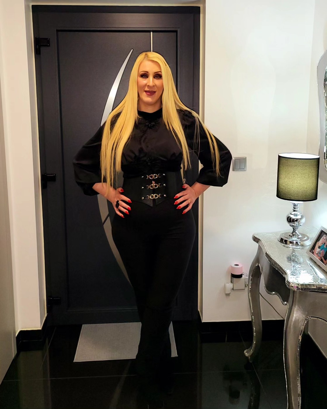 A cantora Nikita vai estar na RCM - Jornal "O Ericeira"